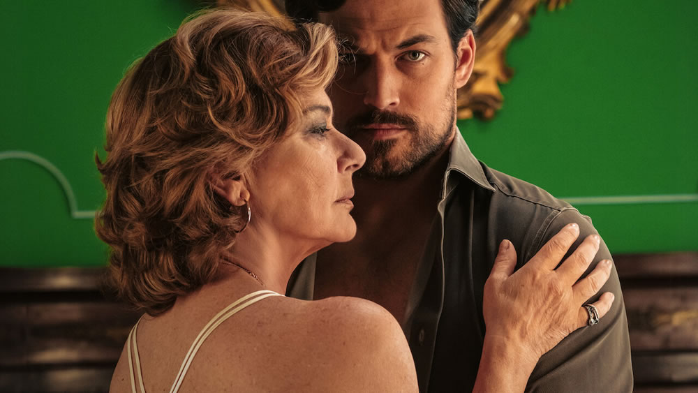 Deceitful Love - Official Trailer - Netflix - Monica Guerritore ...